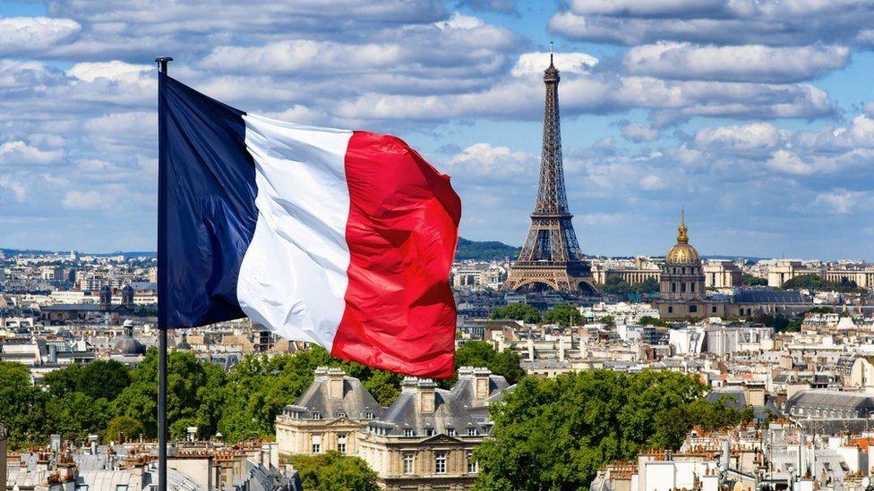 In Francia le big tech investono miliardi: Microsoft 4, Amazon 1,2